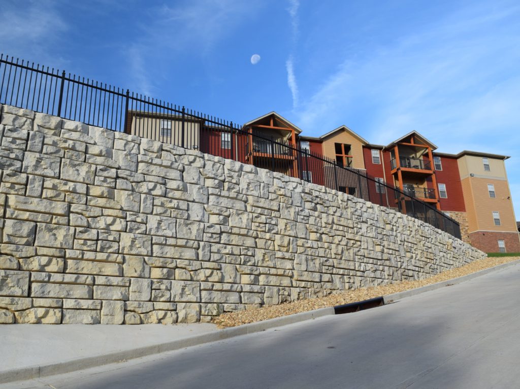 Ledgestone-textured Redi-Rock Retaining Wall at The Lodges - SI Precast ...