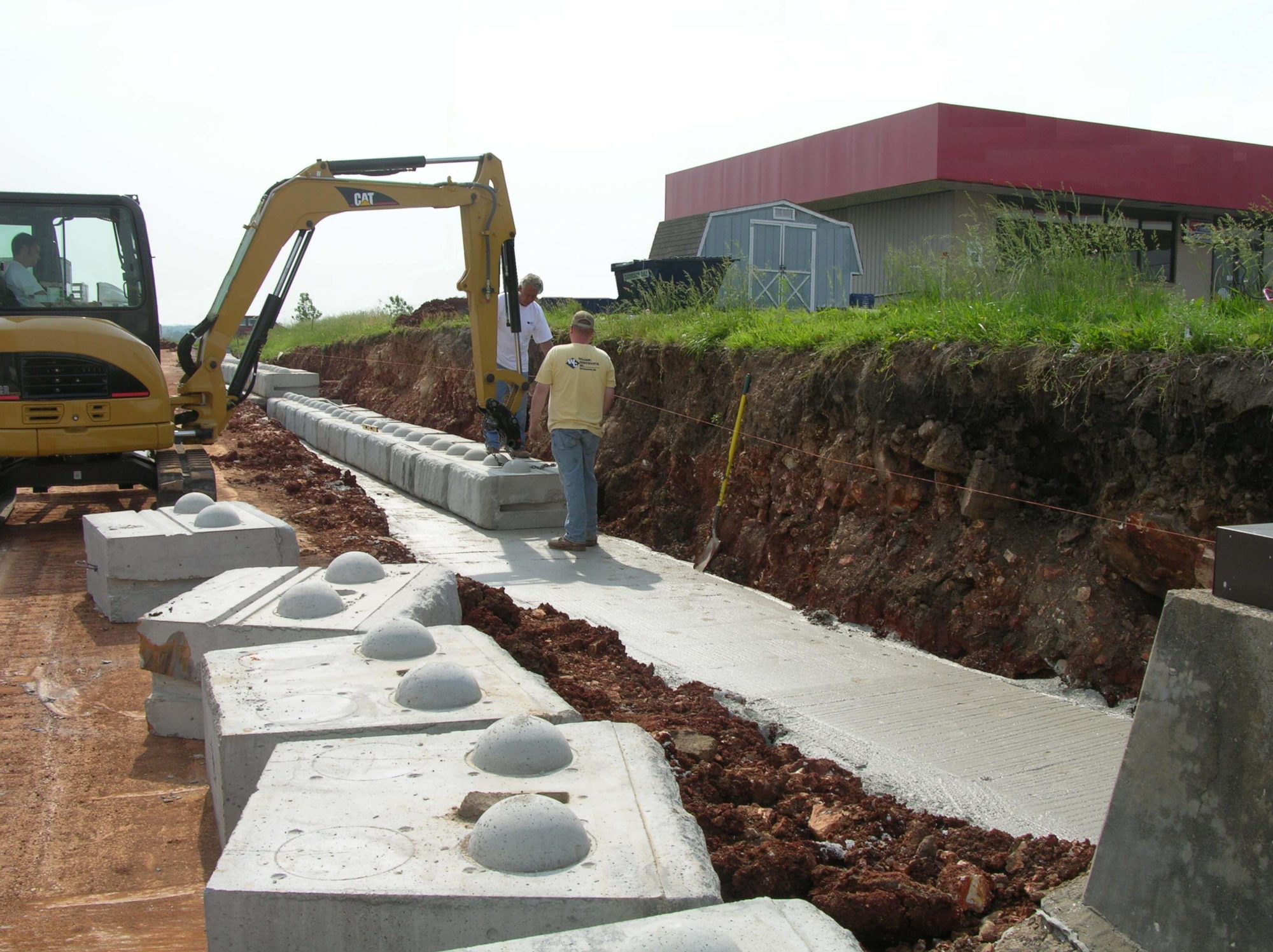 Redi-Rock Gravity Wall using flow-able fill - SI Precast Concrete