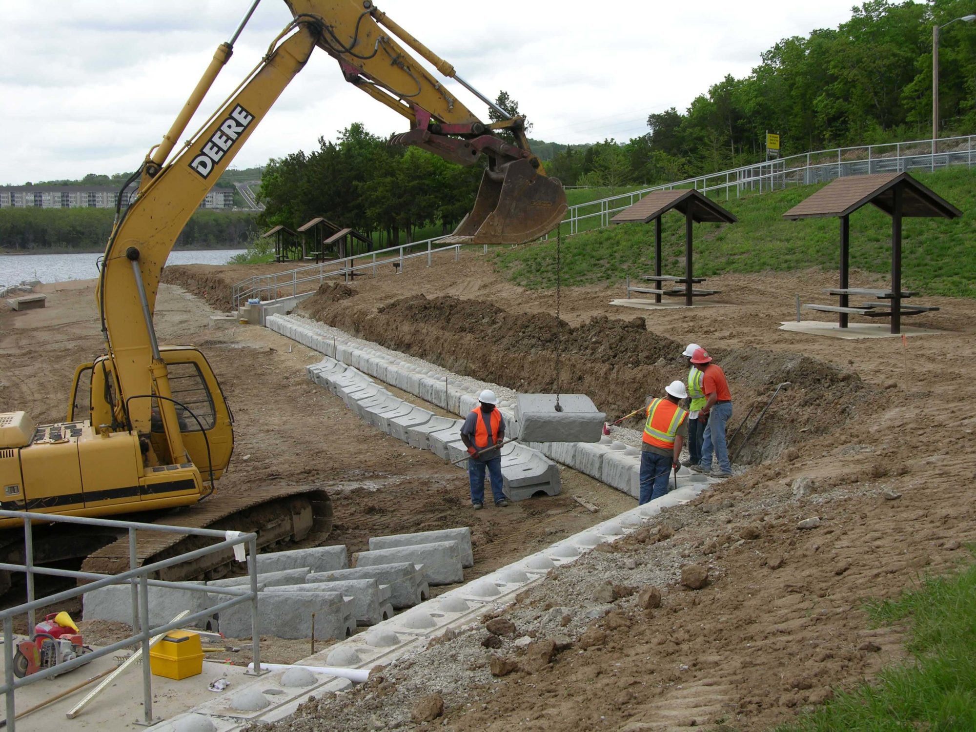 Redi-Rock Retaining Wall Installation at Moonshine Beach - SI Precast ...