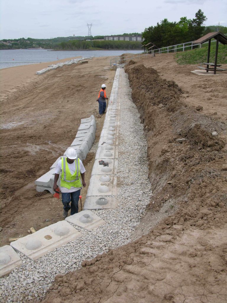 Redi-Rock Retaining Wall Installation at Moonshine Beach - SI Precast ...